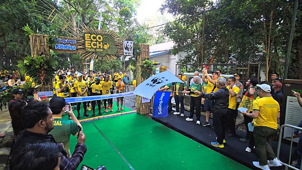 SUPPORTING JAVAN RHINO CONSERVATION, RUNNERS ECHO ZERO-WASTE MOVEMENT